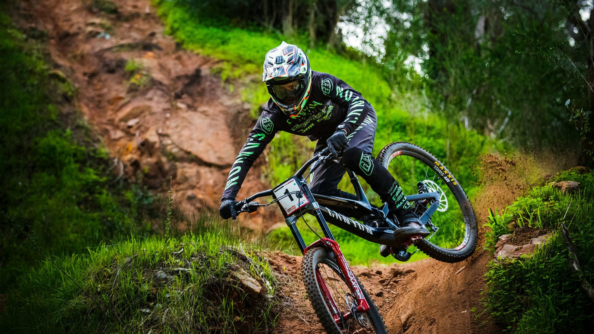 Campionato Italiano Downhill 2025: spettacolo e adrenalina a Madesimo ...